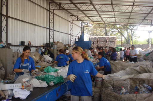 Una cooperativa de recicladores urbanos que sirve como modelo ...